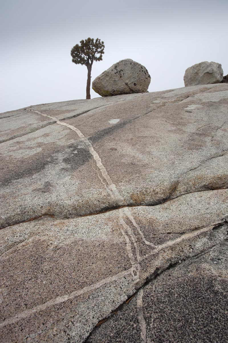 Aplite dike in granitic rock (vertical) – Geology Pics