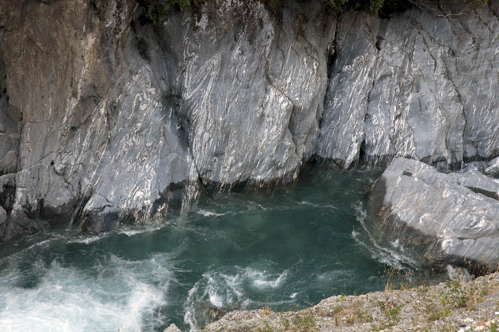 Outcrop of folded schist, New Zealand – Geology Pics