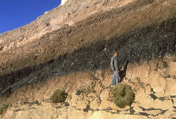 Welded tuff and vitrophyre, SE Cal. – Geology Pics