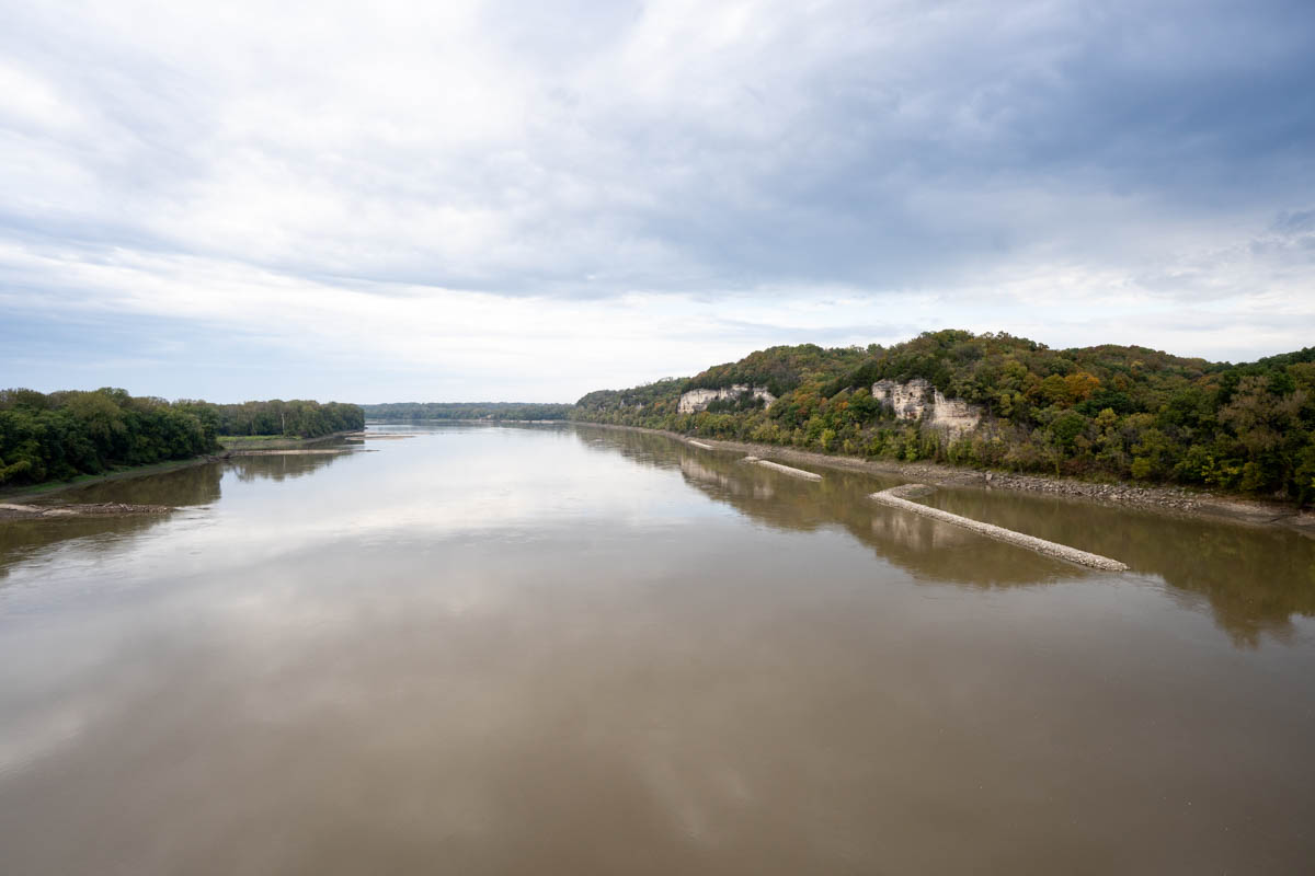 Limestone bluffs on Missouri River – Geology Pics